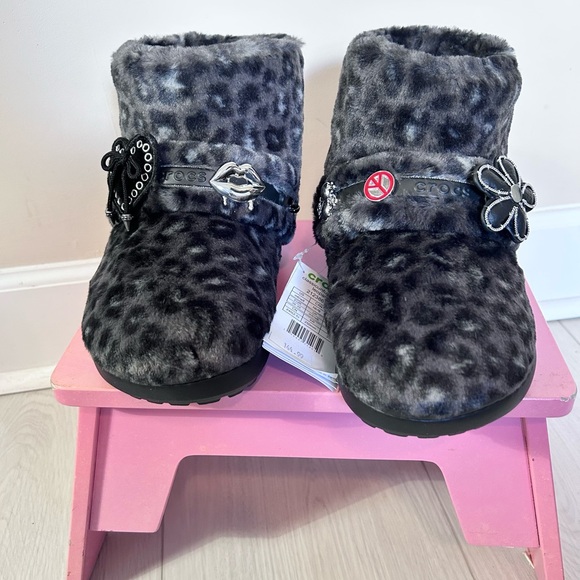 CROCS | Shoes | Crocs Fuzzy Leopard Print Boots With Charms | Poshmark